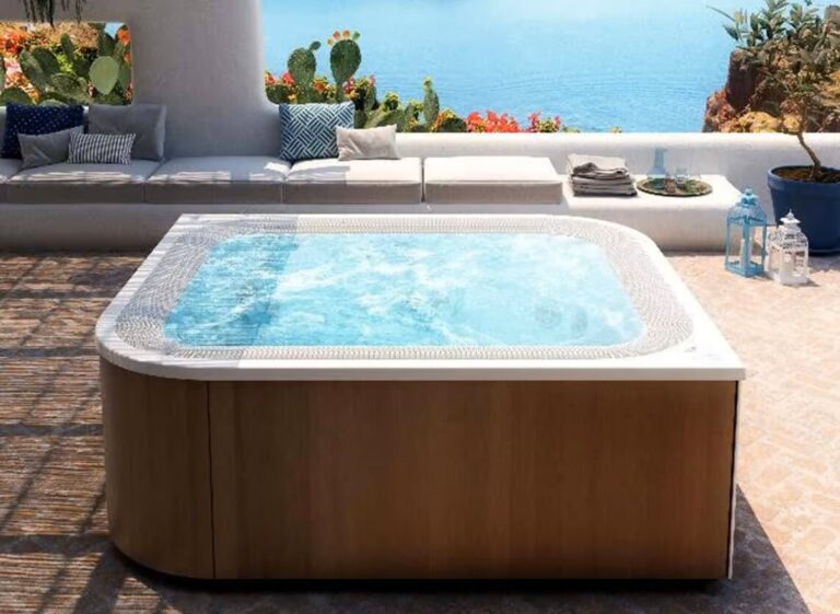 Acheter un spa Jacuzzi® à La Rochelle | Modèles 2 à 9 Places